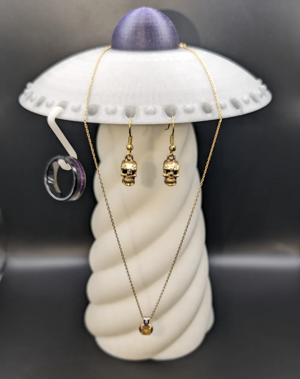 UFO Jewelry Display: Out-of-This-World Organization! by Cryptik_Design ...