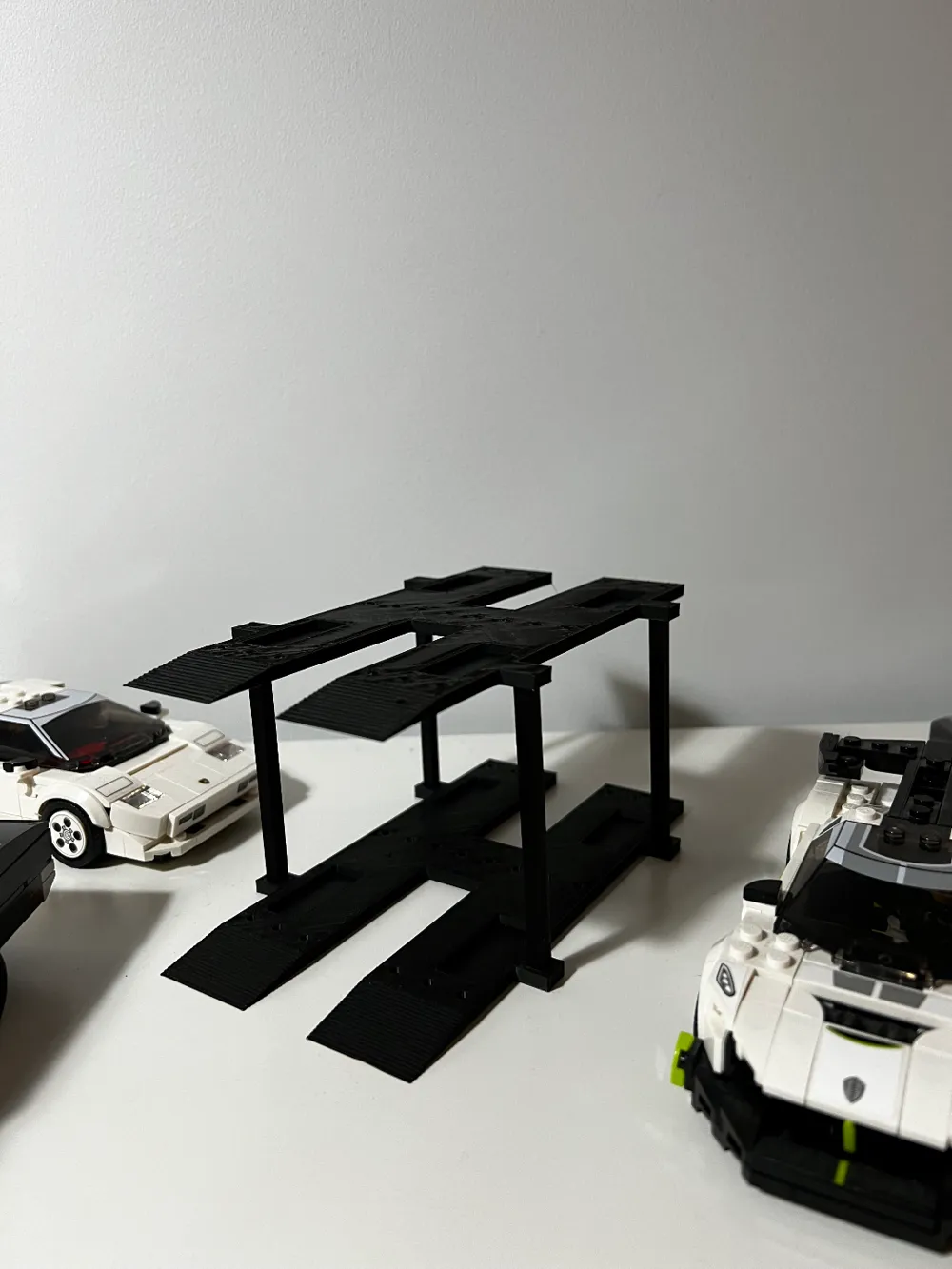 Speed Champions Bricks Car Stand for 2 cars by The_Dimmer - MakerWorld