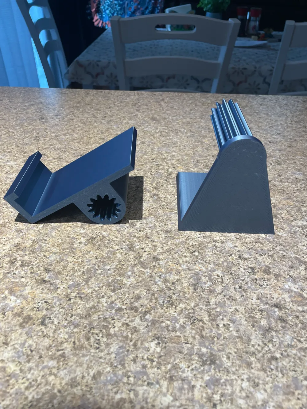 Spur Gear Phone Stand - Adjustable by RB Design - MakerWorld