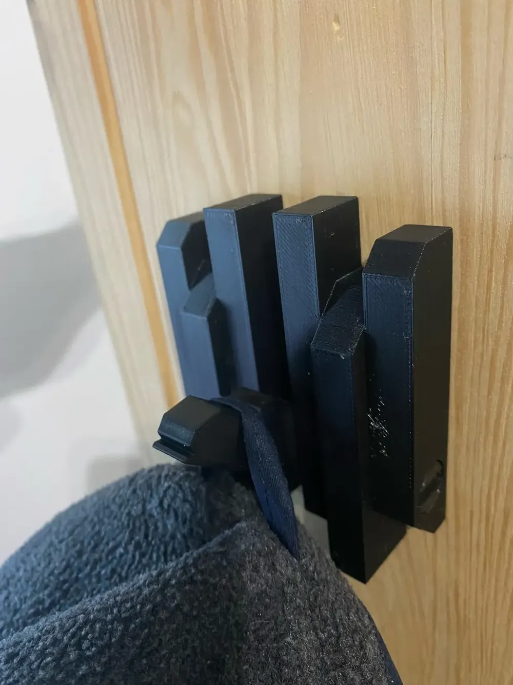 Invisible Wall Hanger - small but very strong by Mp3DPT - MakerWorld
