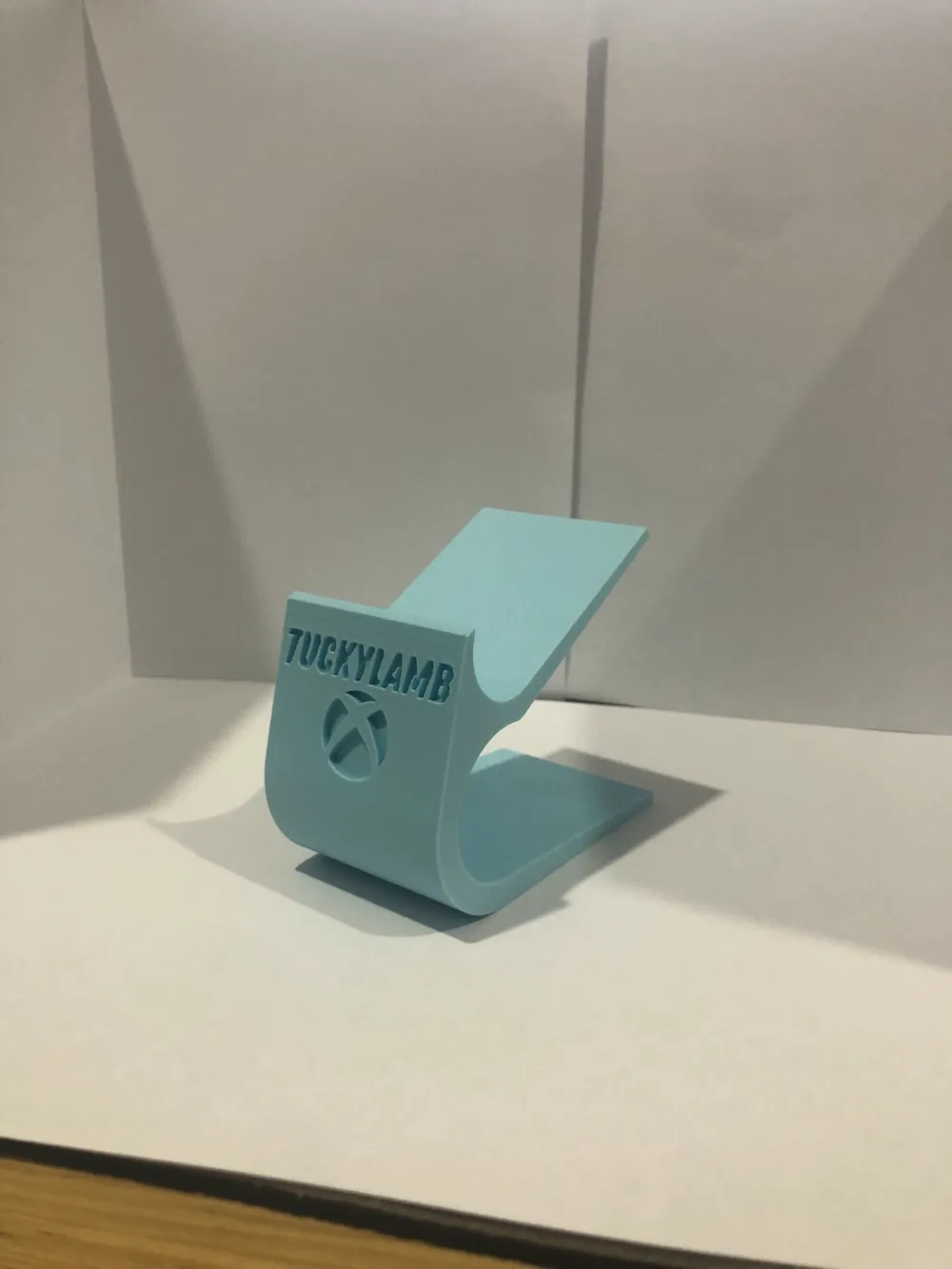 Custom Flat Xbox Controller Stand by Simon Tucker MakerWorld: Download ...