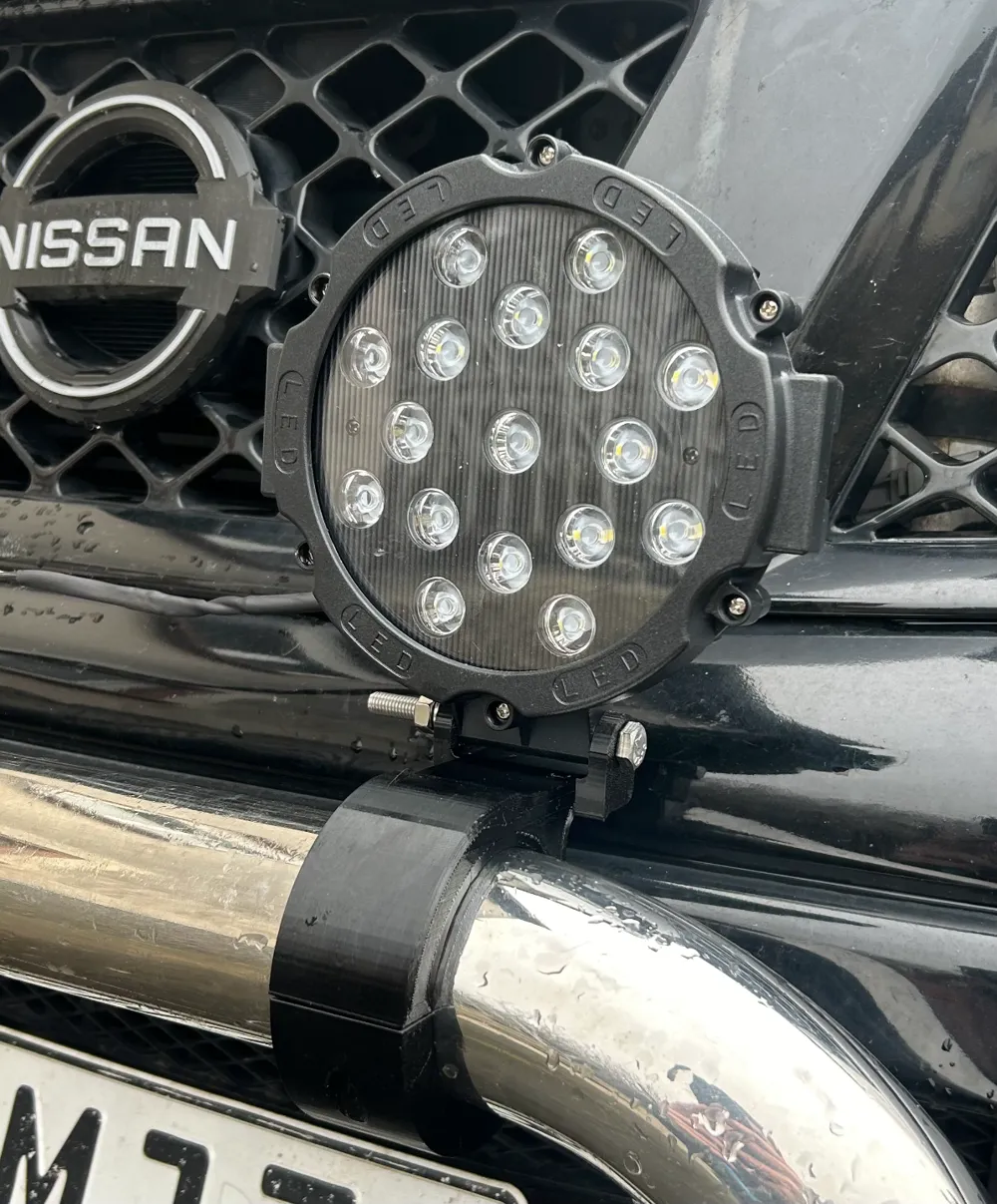Lampenhalter Nissan Navara D40 Frontbügel by Marco-jung90 - MakerWorld