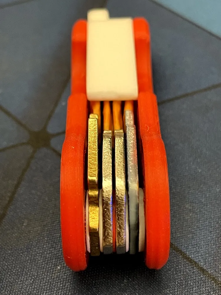 Compact Key Holder with swivel lock by Chewey - MakerWorld