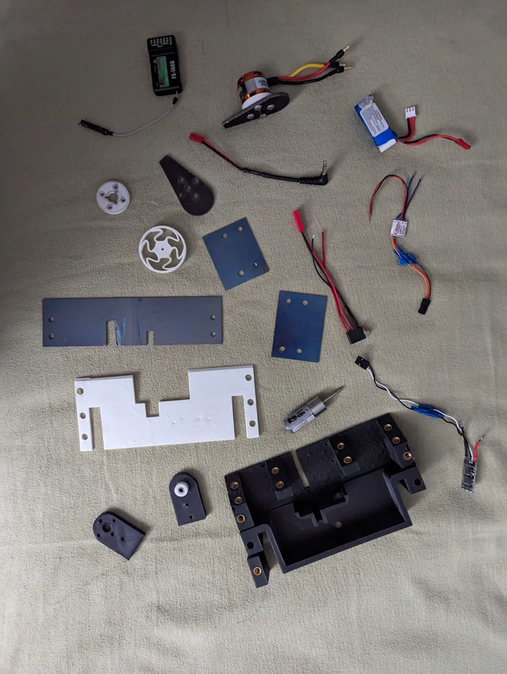 Simple Combat Robot by Flamingpig - MakerWorld