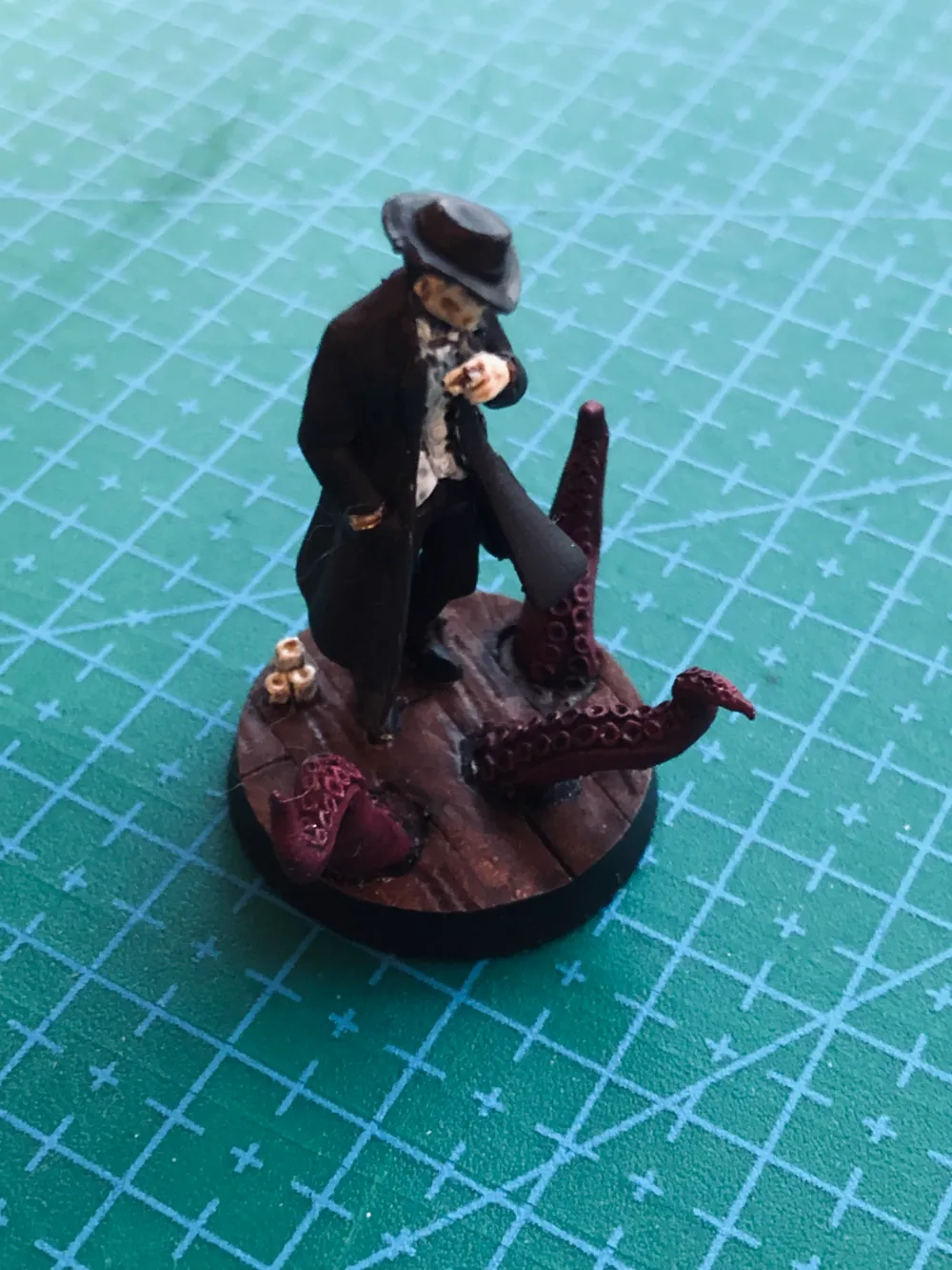 Cthulhu inspired tabletop base by harpyxe-creations - MakerWorld