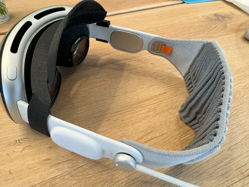 QuestPro-style mod for Apple Vision Pro by twack3r - MakerWorld