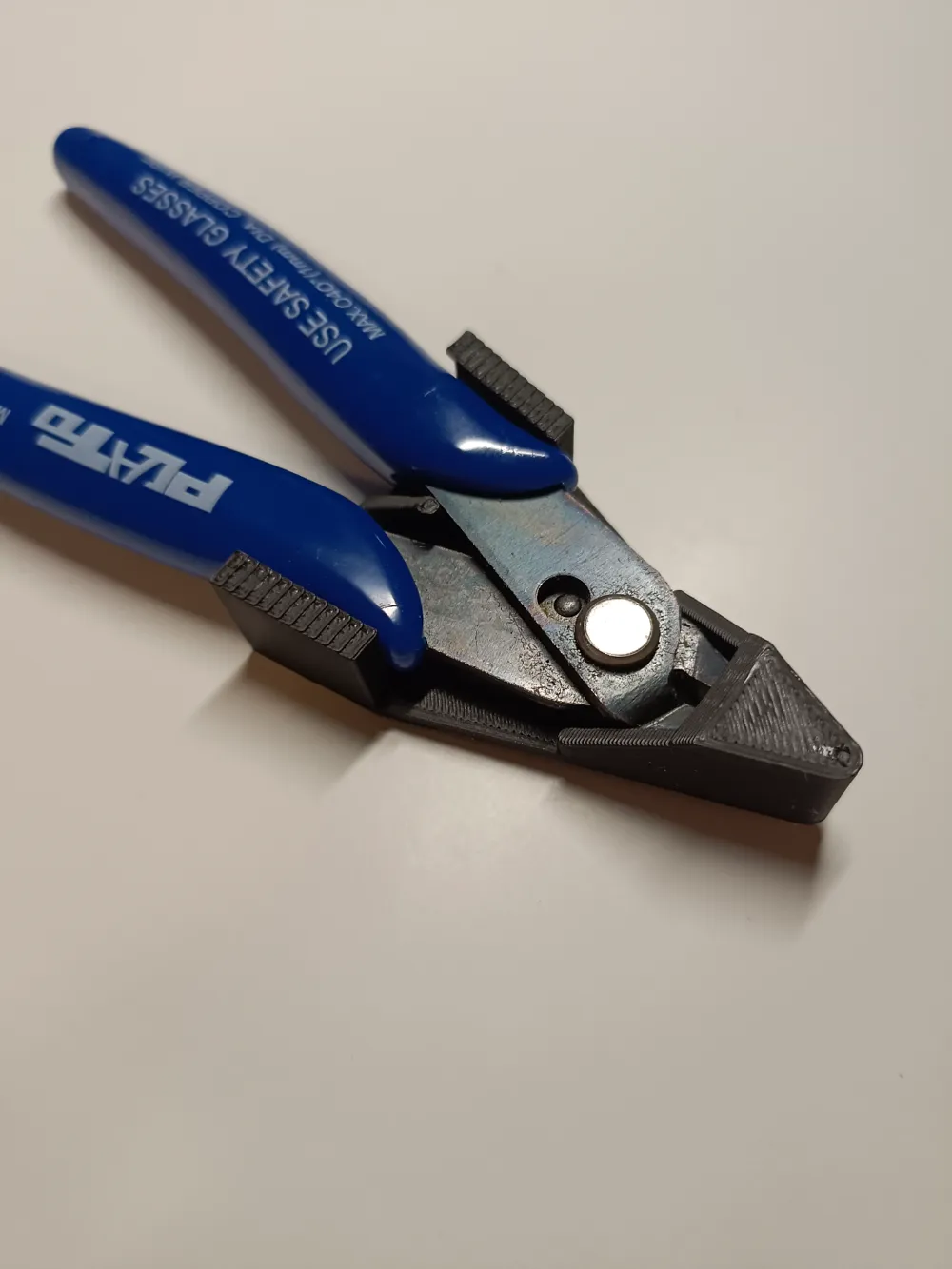 nipper pliers-holder by Jolly1500 - MakerWorld