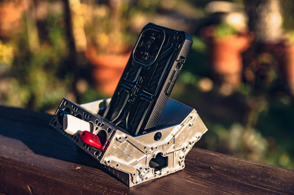 V8 Engine organizer for phones and pendrives by Lambonorbi - MakerWorld