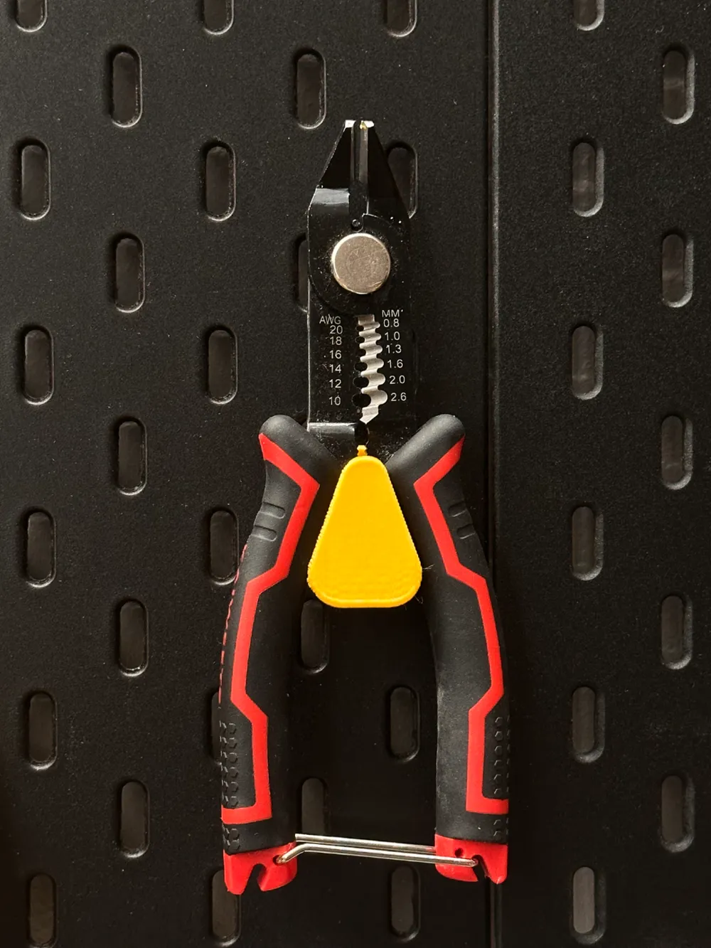 Skådis - Plier-Holder by DimensionNr3 - MakerWorld