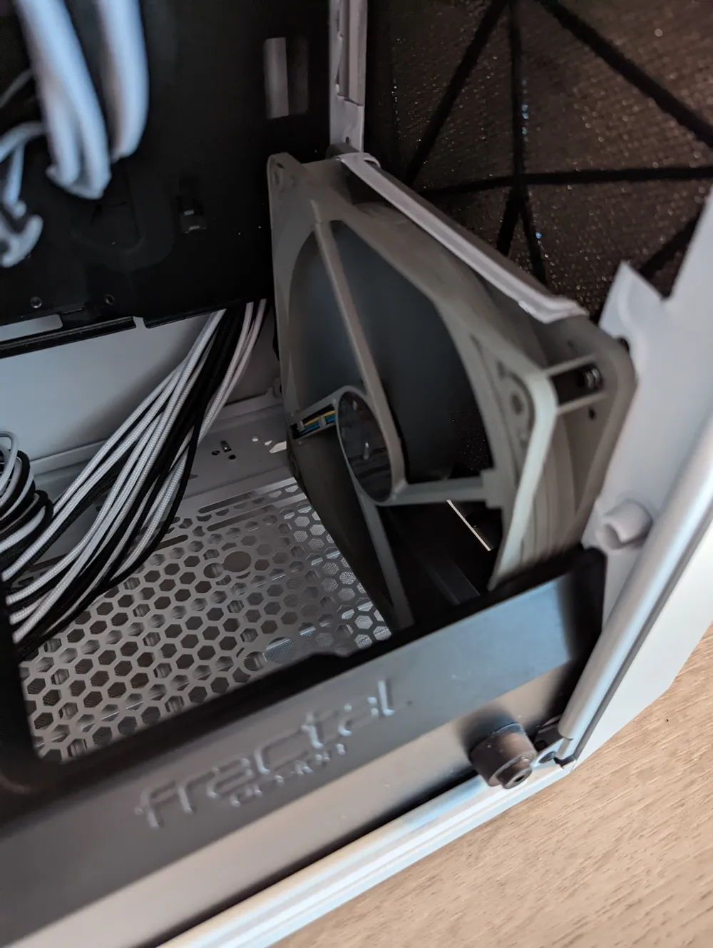Fractal Design Meshify C 140mm Fan Shroud Adaptor by BOFH1337 - MakerWorld