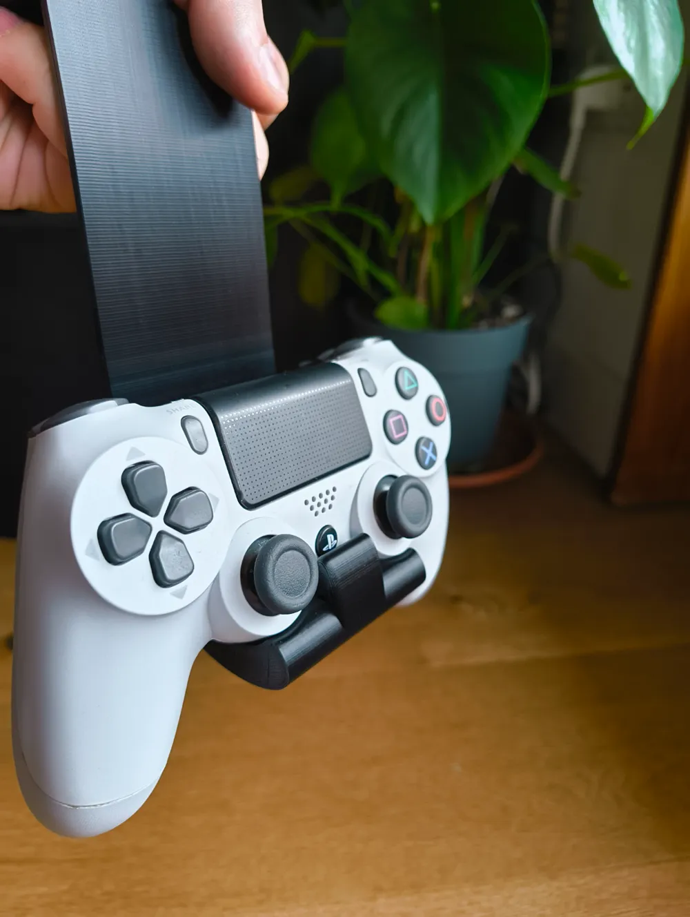Ps4 Controller Hanger by Wolfman_Industries - MakerWorld