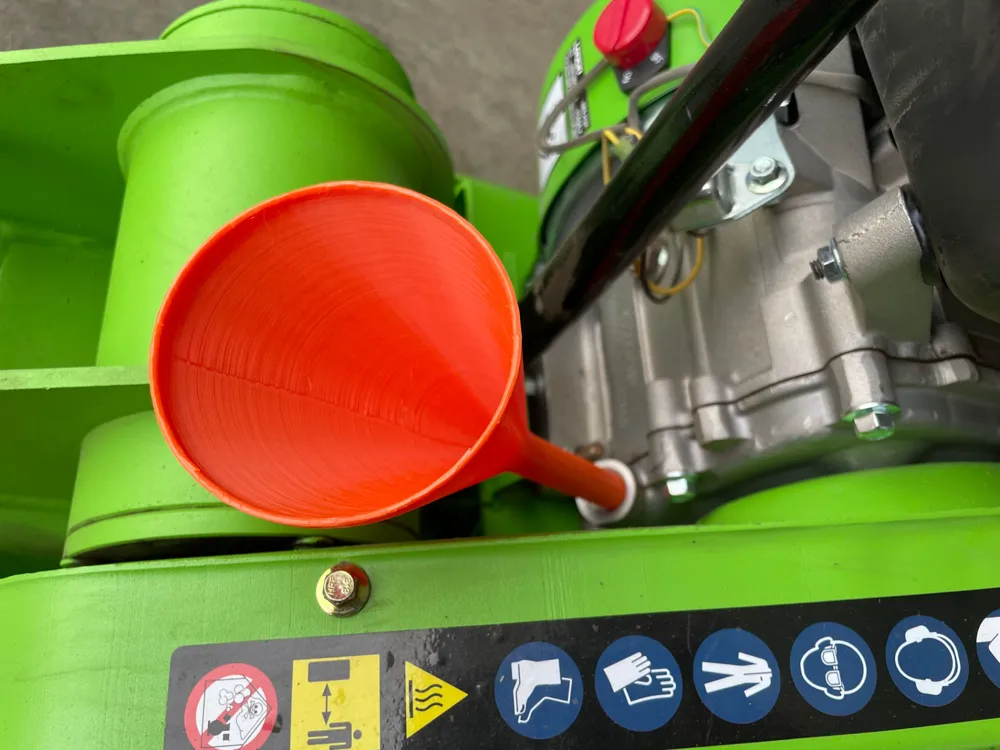 Angled funnel for garden technics by HynXXXX - MakerWorld