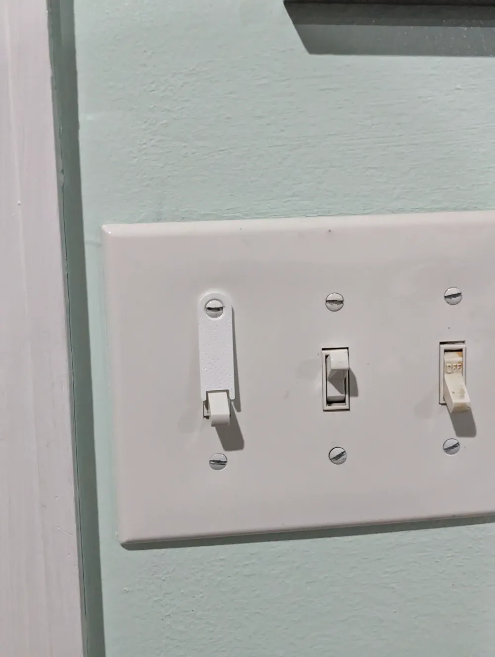Light Switch Lock Guard by Cincinnati Squirrel - MakerWorld