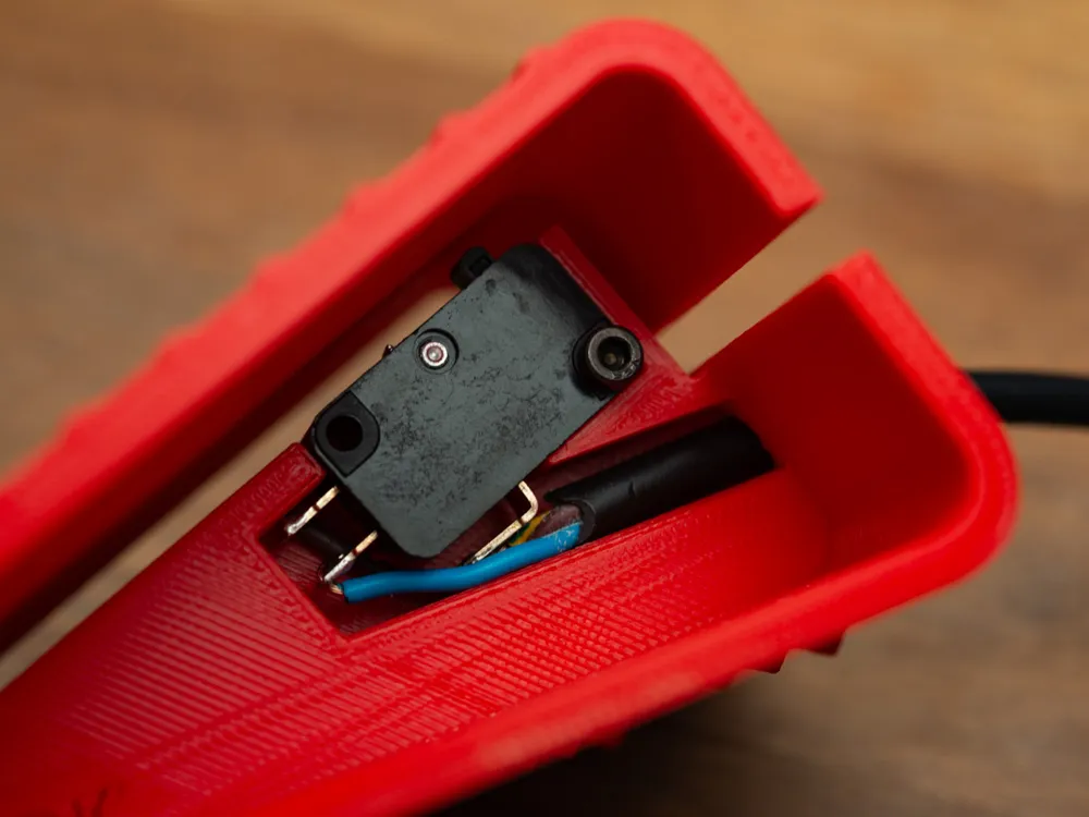 Small Raspberry Pi Pico case with cable retainer by flummer - MakerWorld