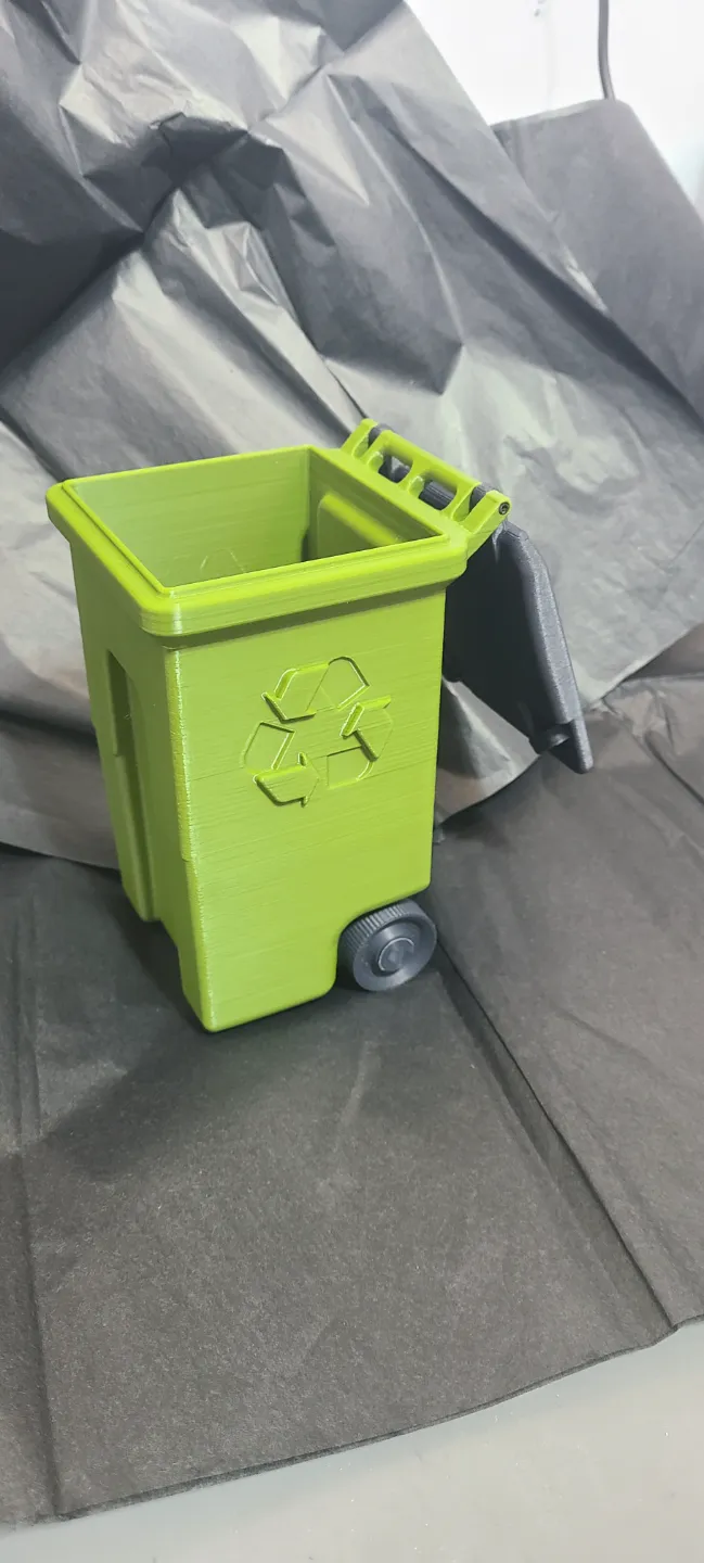 Miniature Recycle Bin by EMT MakerWorld: Download Free 3D Models