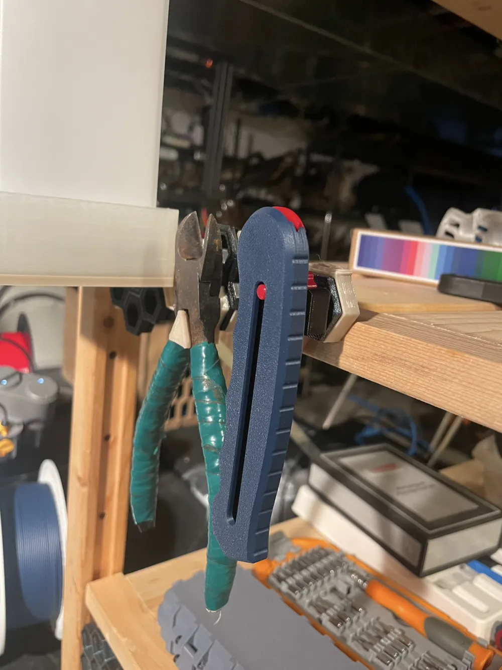 Ergonomic Box Cutter with Click Mechanism HSW by Kyle Yannelli - MakerWorld