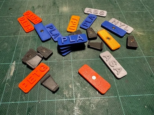 Magnetic easy swapping filament tags for dry box by Adamow - MakerWorld