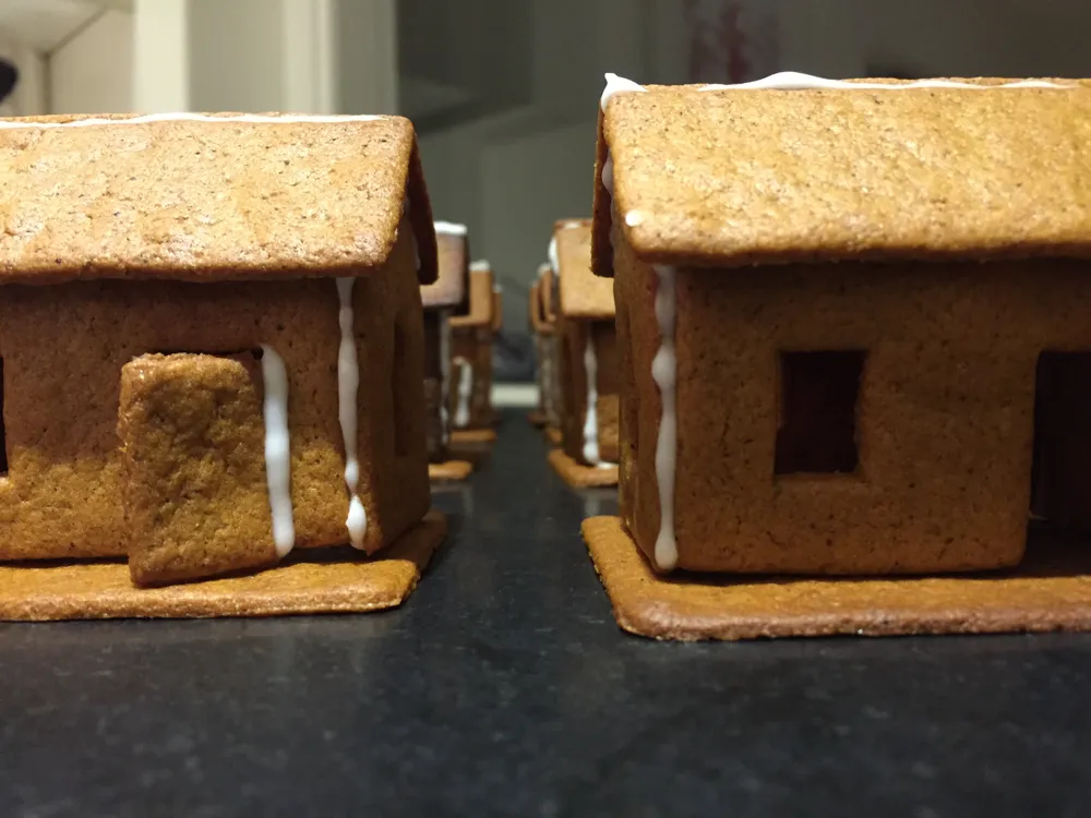 Mini Gingerbread house cutter - Iteration 2 by user_3742136721 - MakerWorld