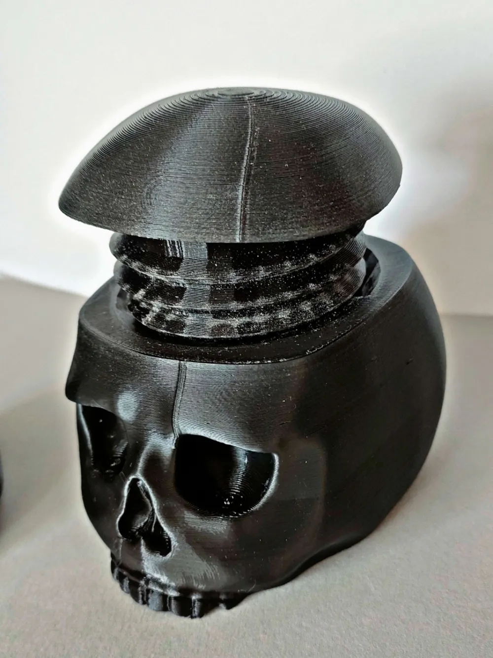 Threaded Skull Stash Box by The Dingbat Army - MakerWorld