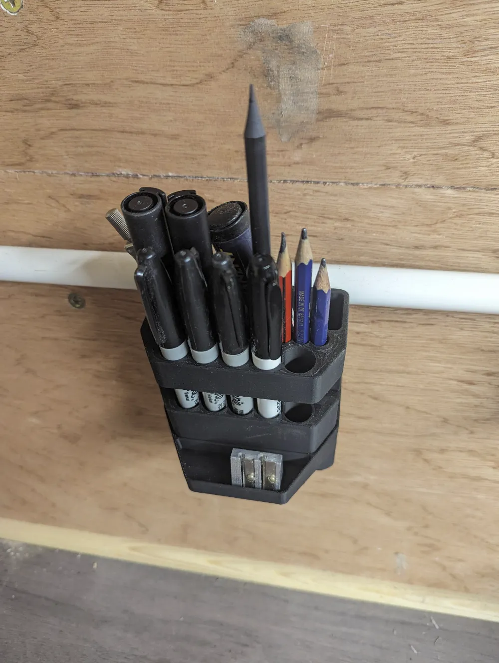 Wall mountable/unmountable angled pencil organiser Remixed by r4nd0m42 ...