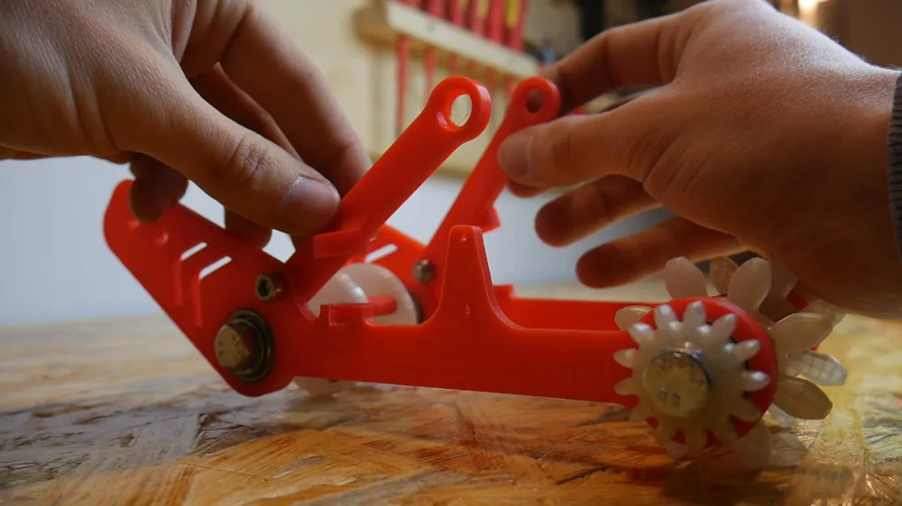 3D printed mini RC snowmobile by Nikodem Bartnik - MakerWorld