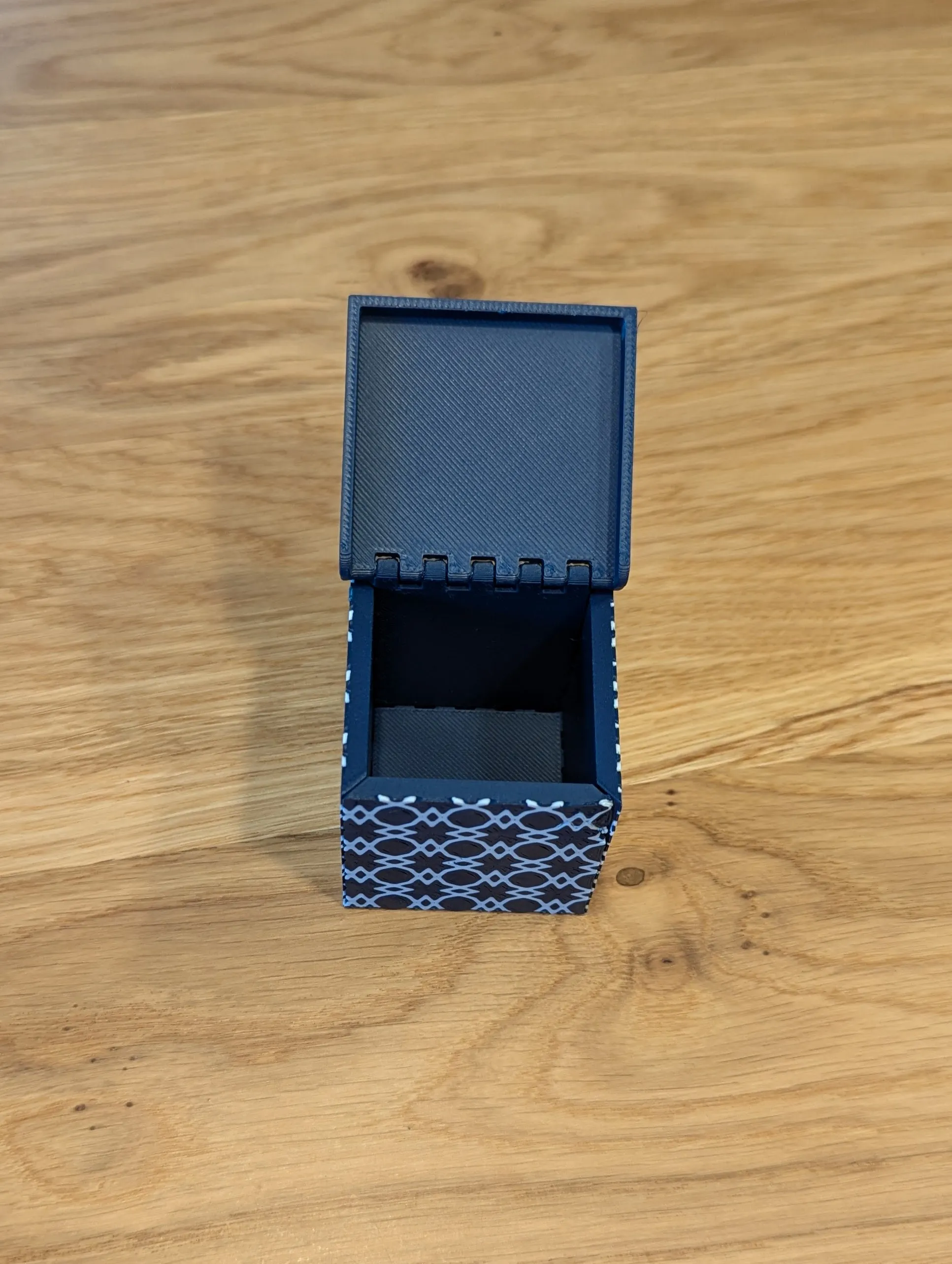 Fancy Gift Box by waveman MakerWorld: Download Free 3D Models