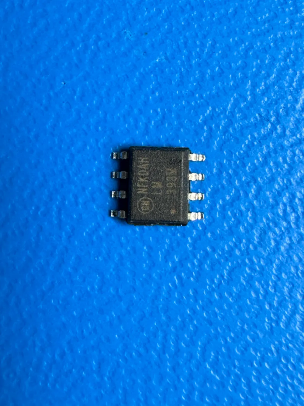 Giant 4 Pin SMD IC by Hootis Tigglebits - MakerWorld