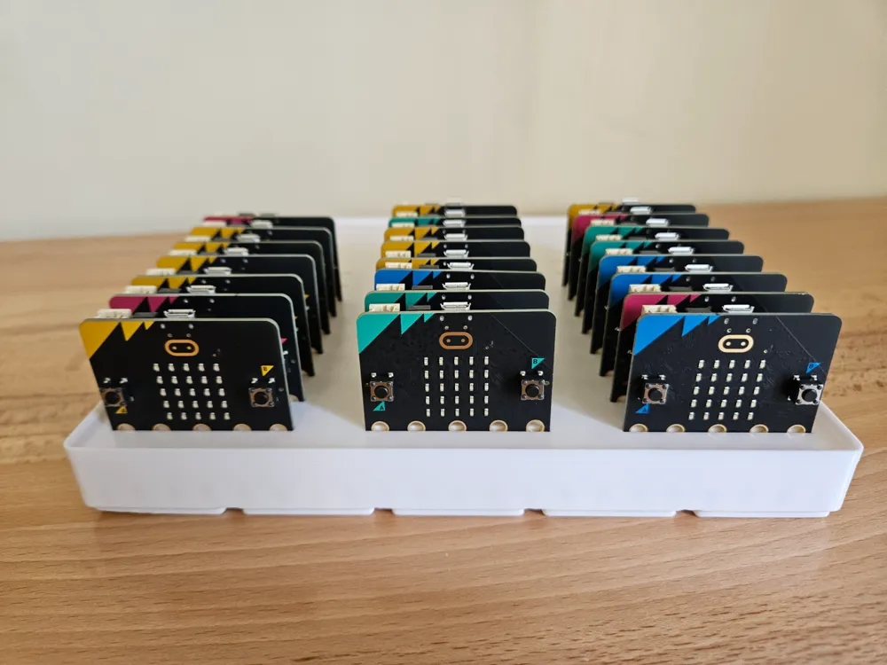 Gridfinity Micro:bit Holder (5x5 - 39) by kevin.bedard - MakerWorld