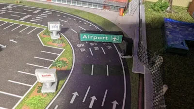 1:400 airport freeway overhead sign by Fly_Or_Dye - MakerWorld