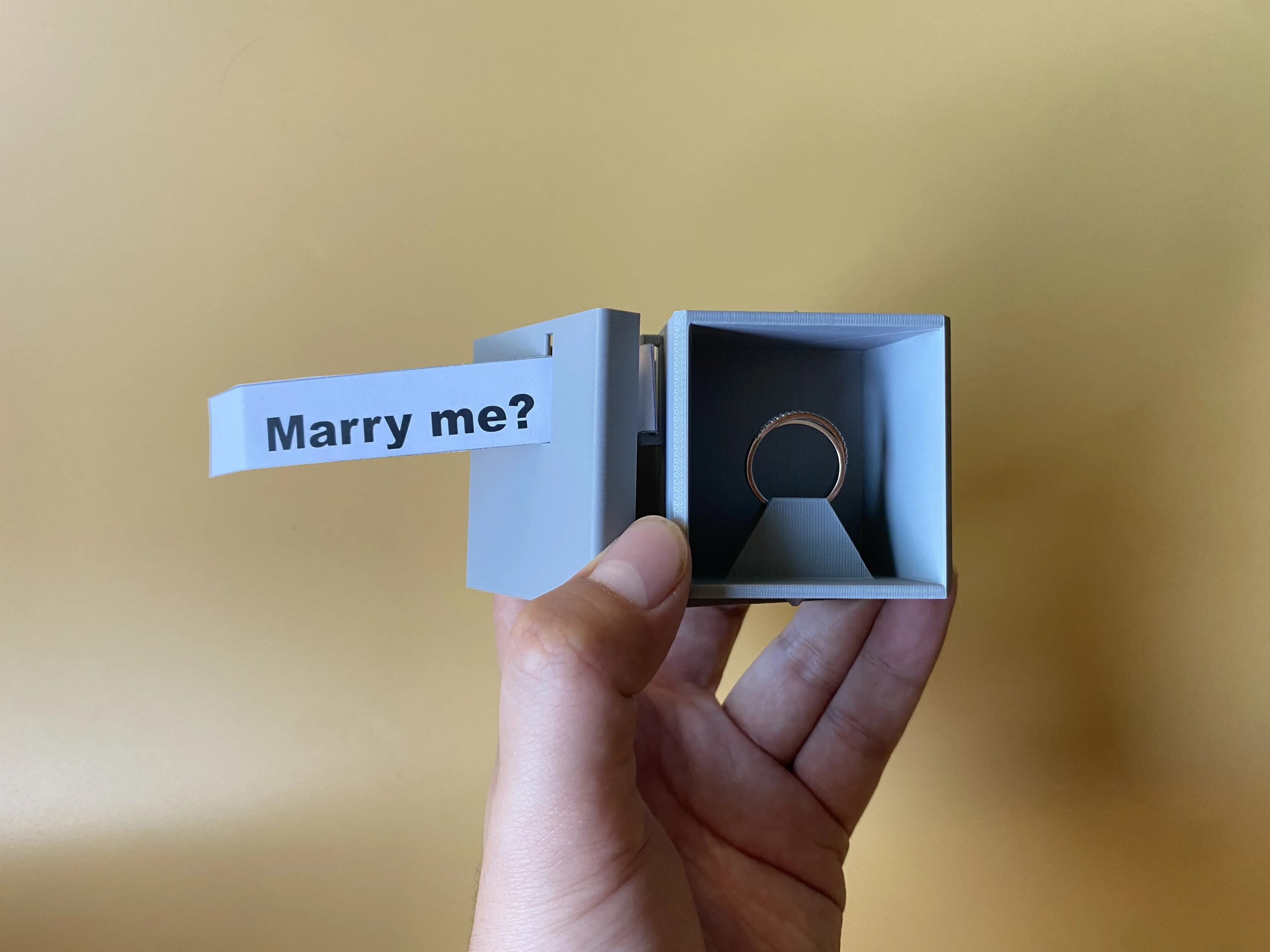 Rotatable Ring Box by HaHa MakerWorld: Download Free 3D Models