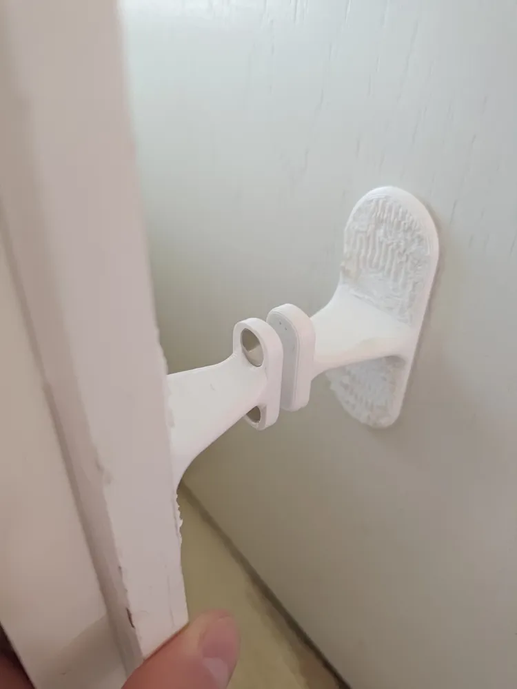 Magnetic door holder - Free 3D Print Model - MakerWorld