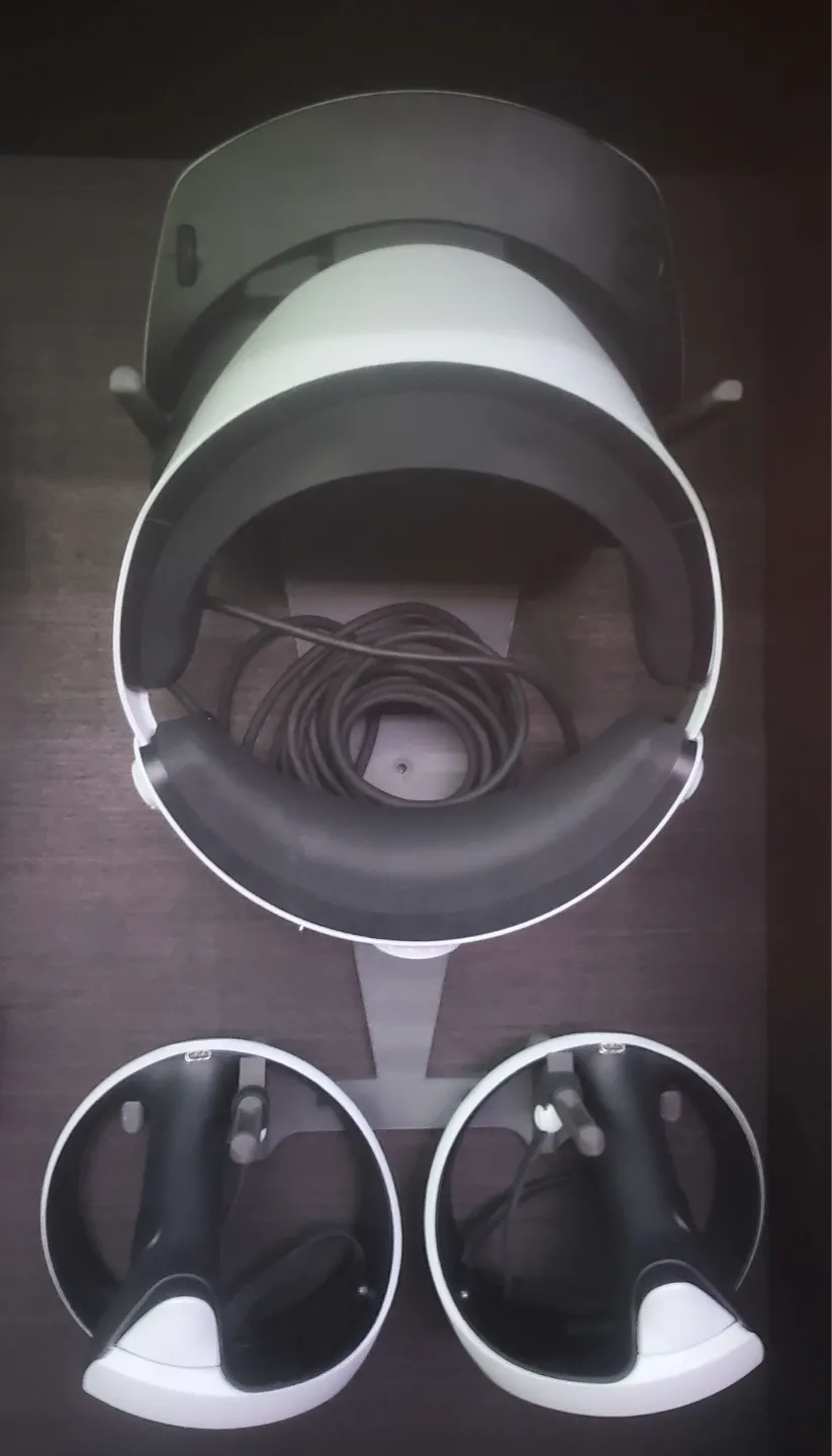 PSVR2 Wall Mount - Lowered Controllers Remixed by Super - MakerWorld