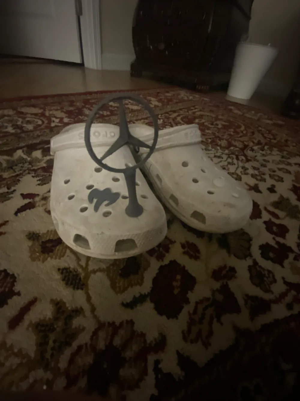 Mercedes emblem croc jibit by super render - MakerWorld