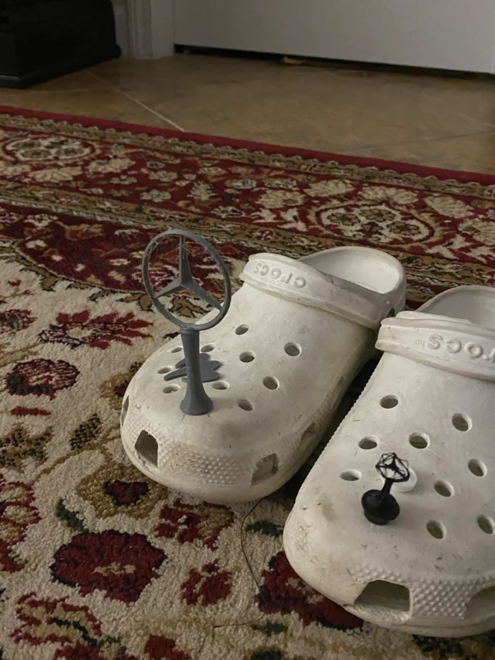 Mercedes emblem croc jibit by super render - MakerWorld