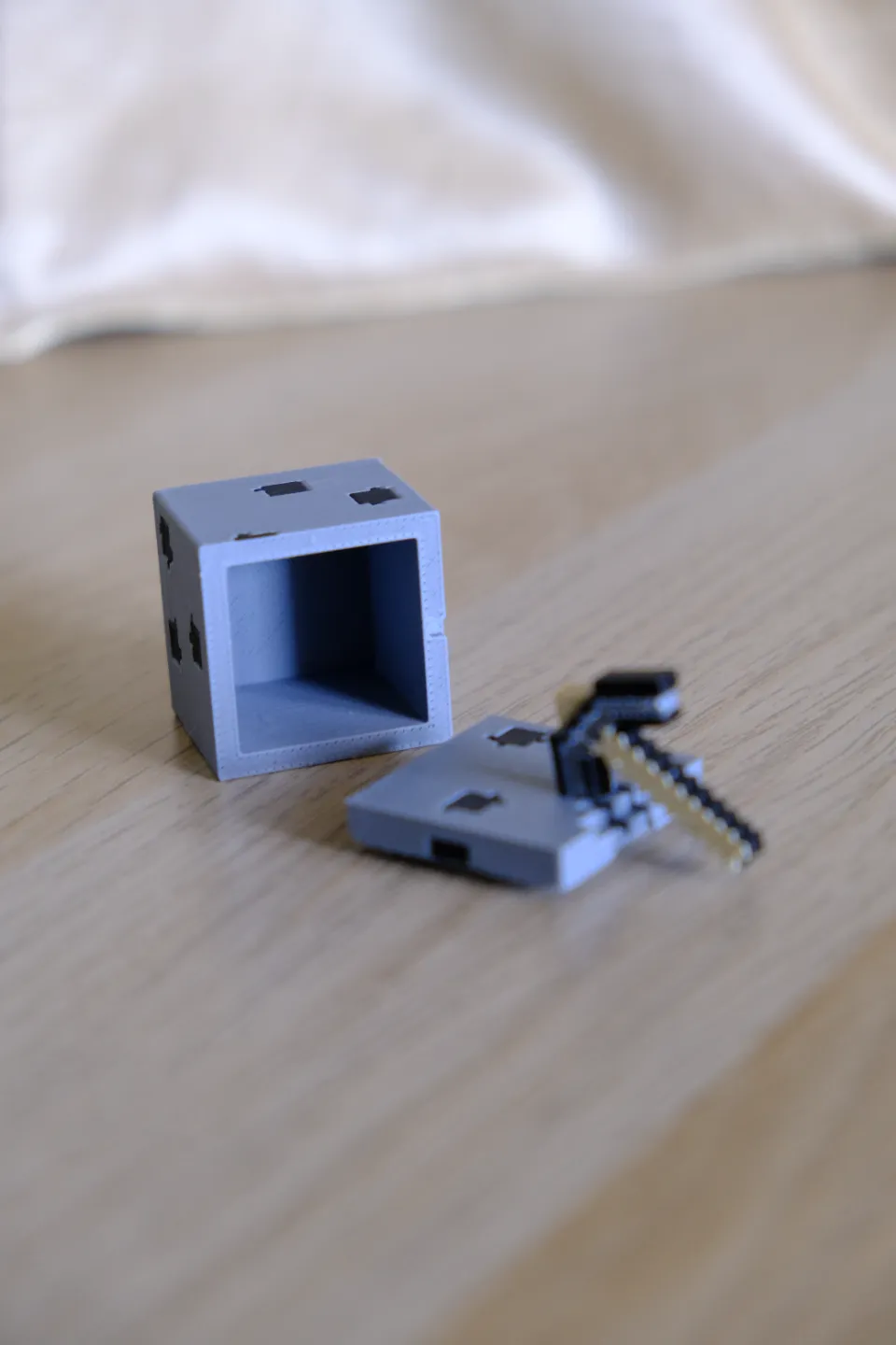 Minecraft engagement box ring by François Grandsire - MakerWorld