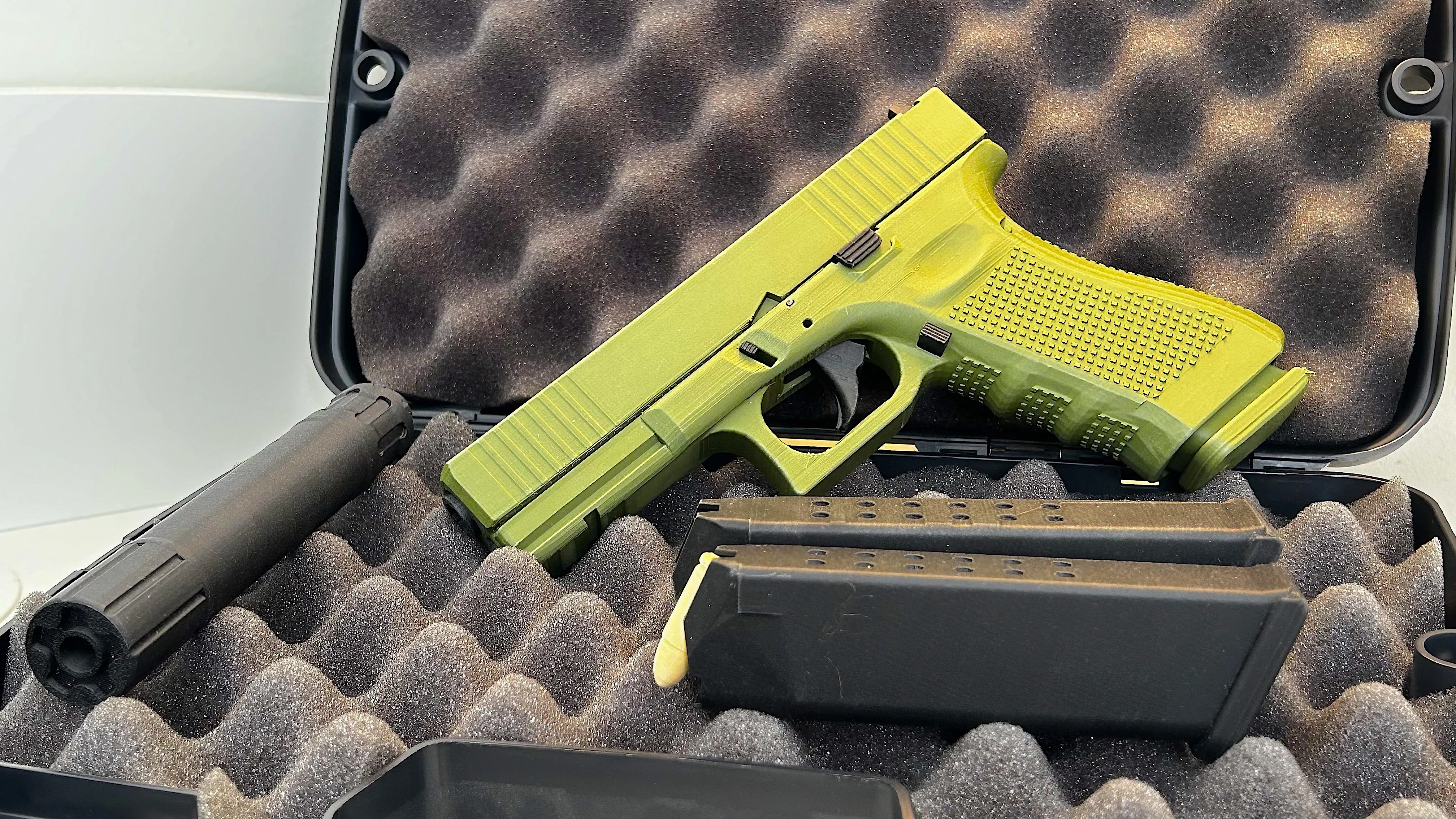Standard props pistol, slide & barrel upgradeable - Free 3D Print Model ...