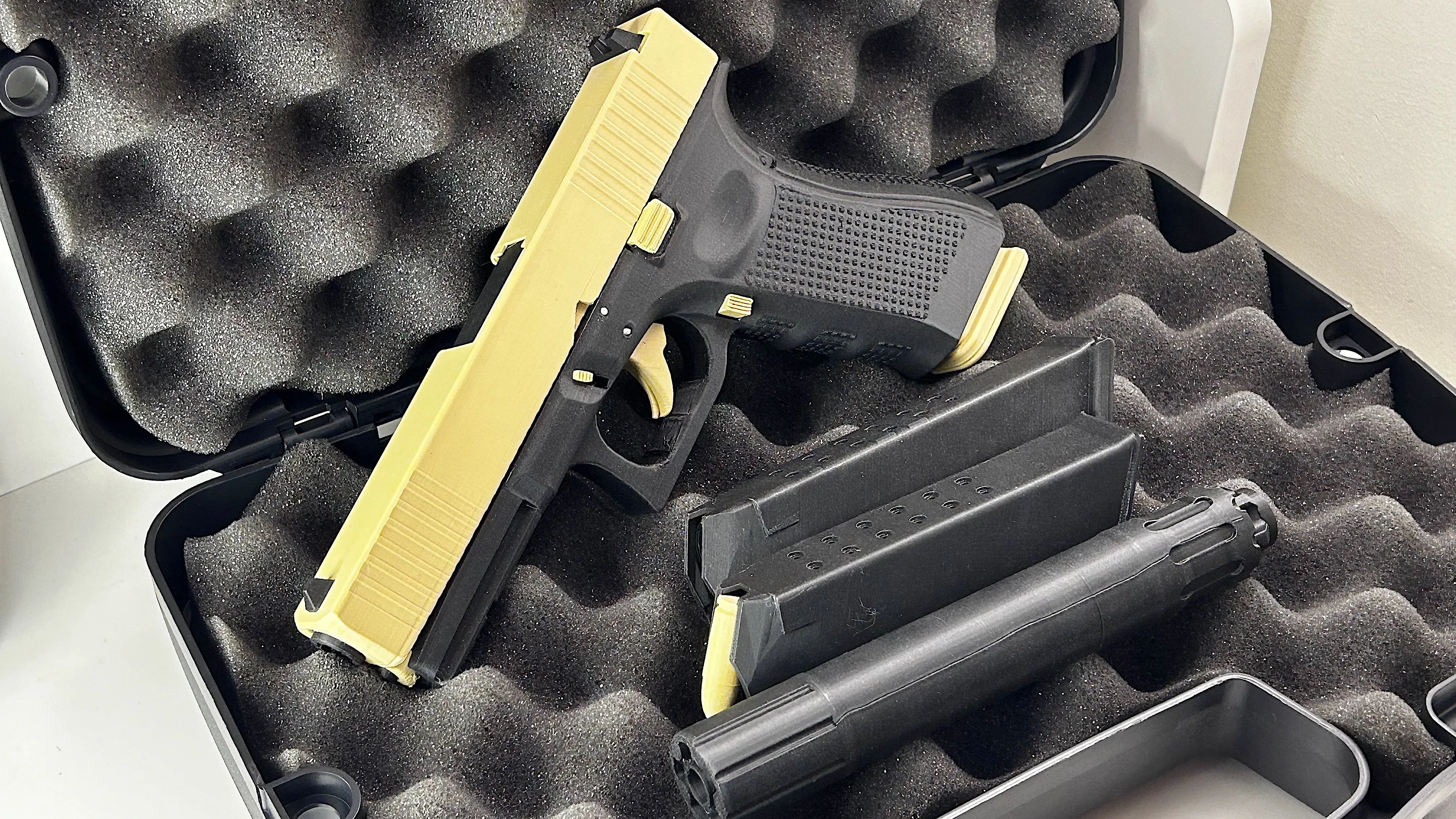 Standard props pistol, slide & barrel upgradeable - Free 3D Print Model ...