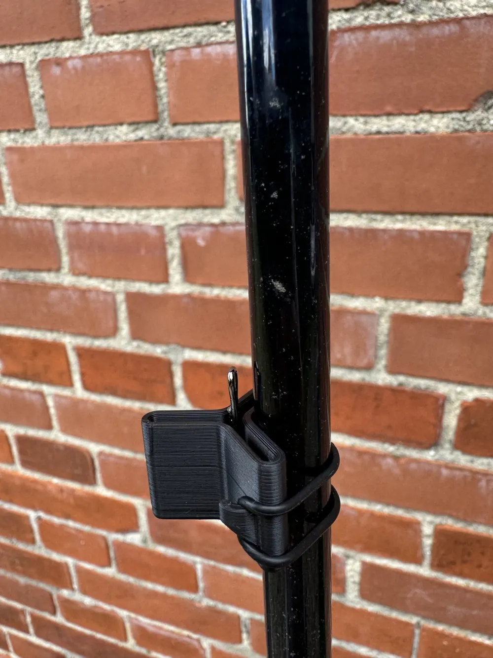 Rod-Mounted Treble hook holder by Victor - MakerWorld