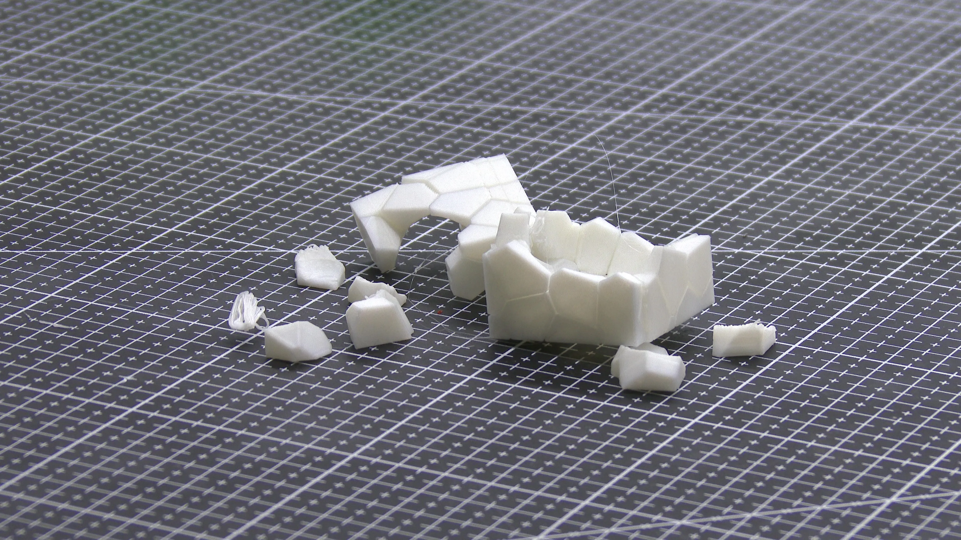 breakable Easter egg with cracks - Free 3D Print Model - MakerWorld