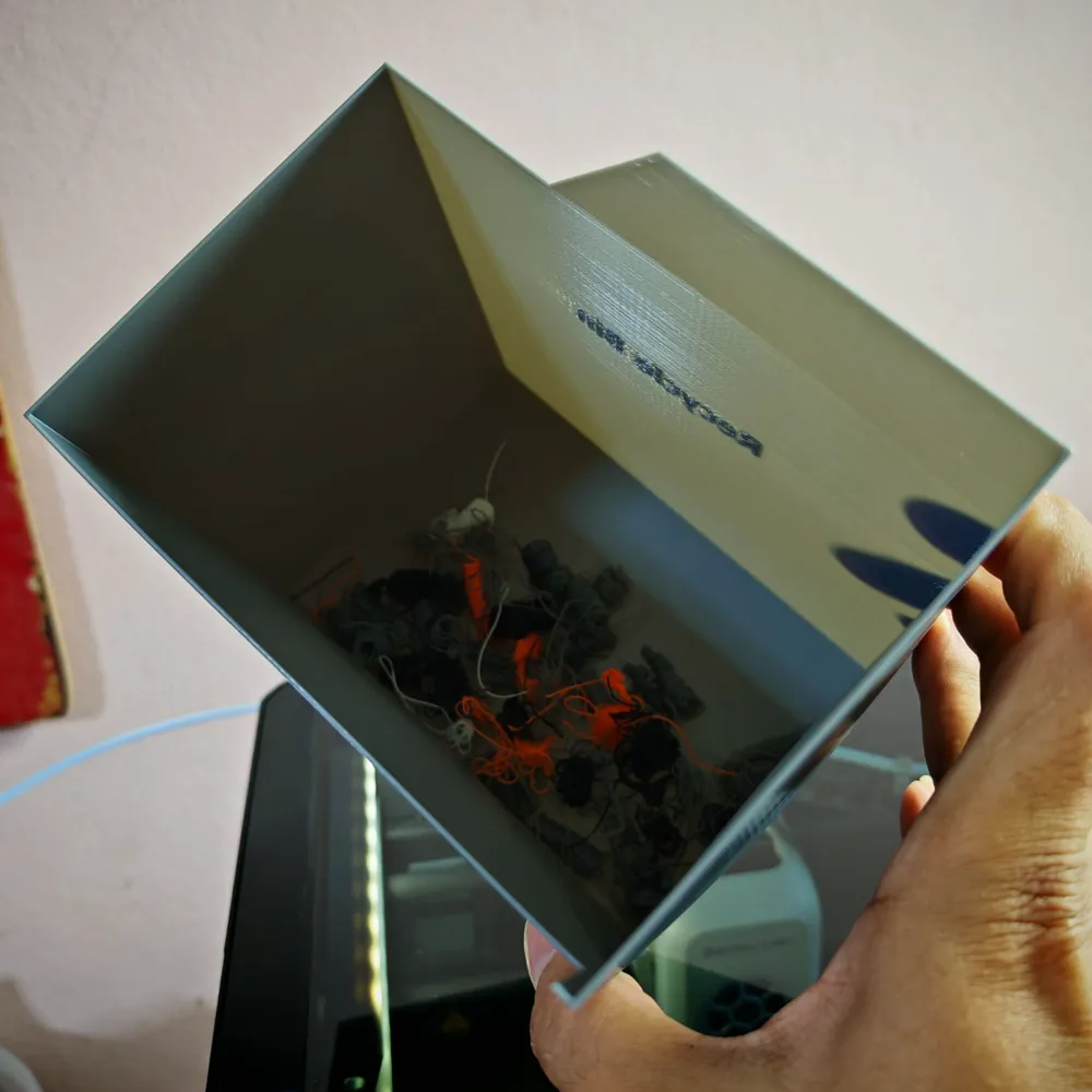 Simple Poop Box by KNAD MakerWorld: Download Free 3D Models