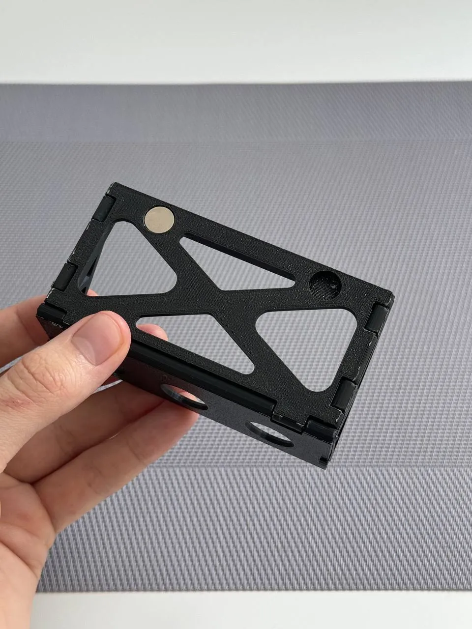 Foldable magnetic shelf by MIHAI_T - MakerWorld