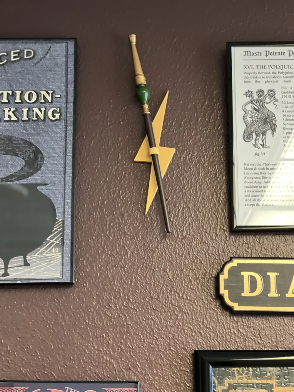 Basic Lightning Bolt Wall Mount for Wand by Subtle Sorcery 3D - MakerWorld