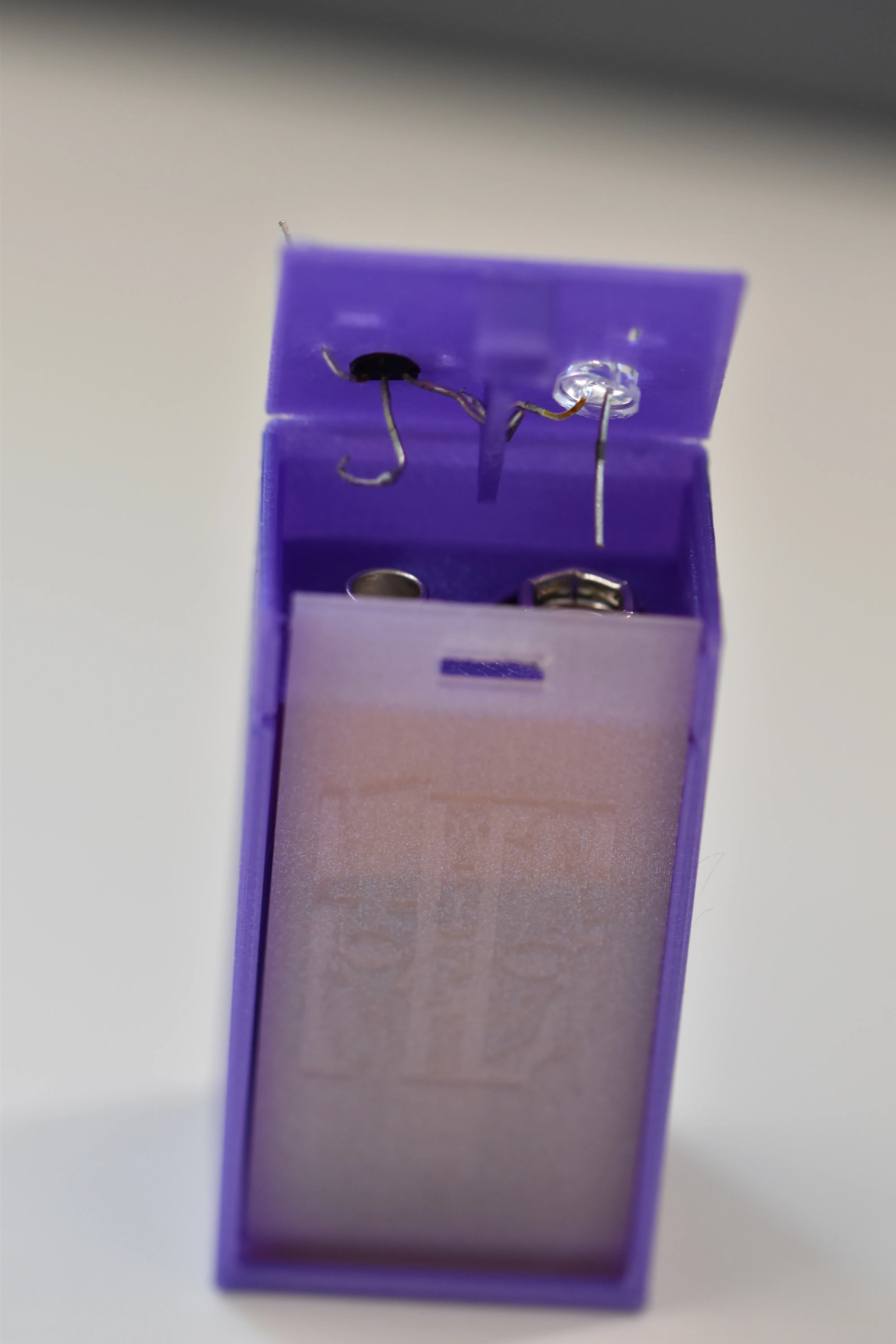 9 volt battery static detector by rae MakerWorld: Download Free 3D Models