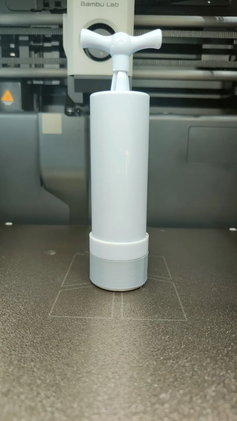 Vacuum pump dust cap by Adrix82 - MakerWorld