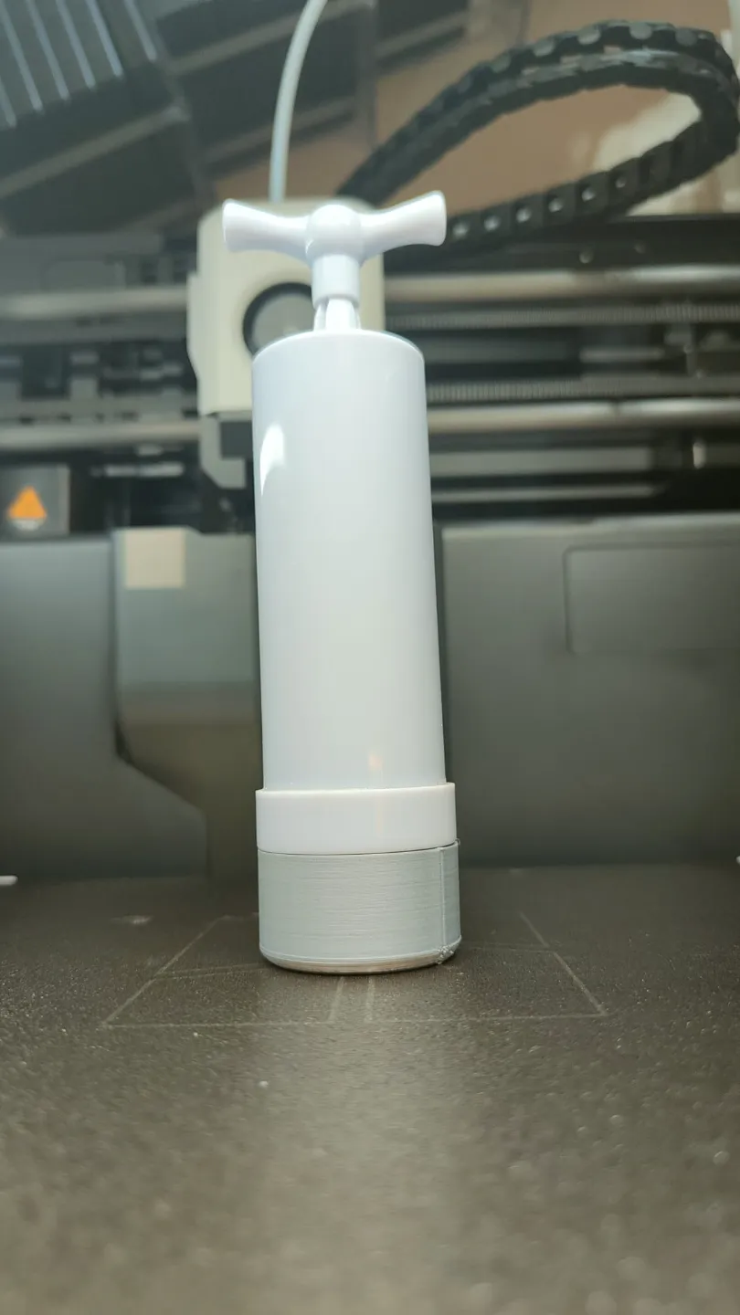 Vacuum pump dust cap by Adrix82 - MakerWorld