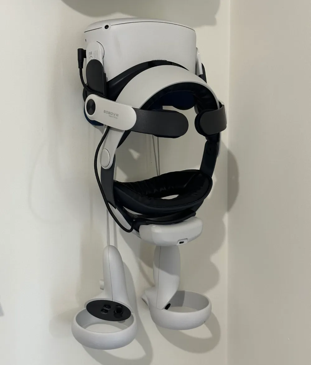 Oculus/Meta Quest 2 and 3 wall mount Remixed by Zack Peters MakerWorld ...