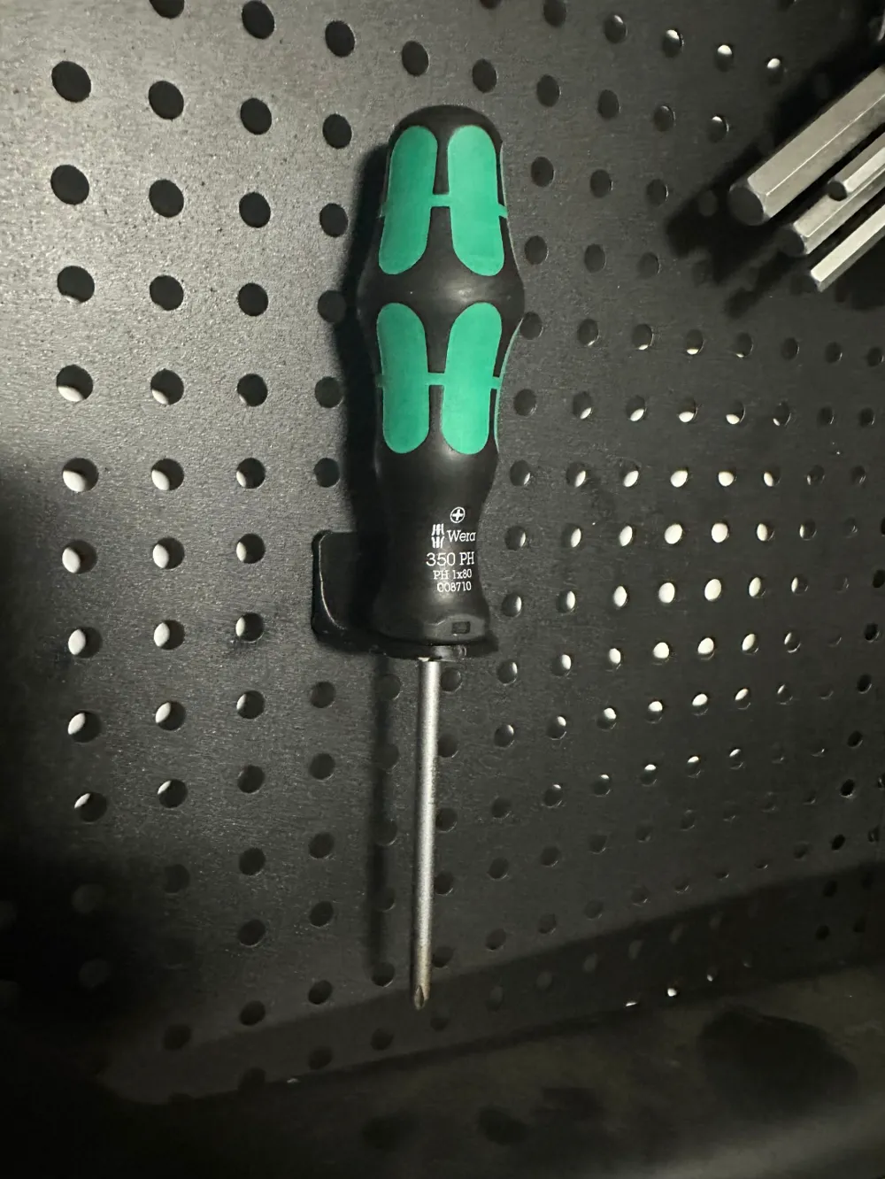 16mmPegboard Screwdriver holder 16mm洞洞板螺丝刀支架 by chain - MakerWorld