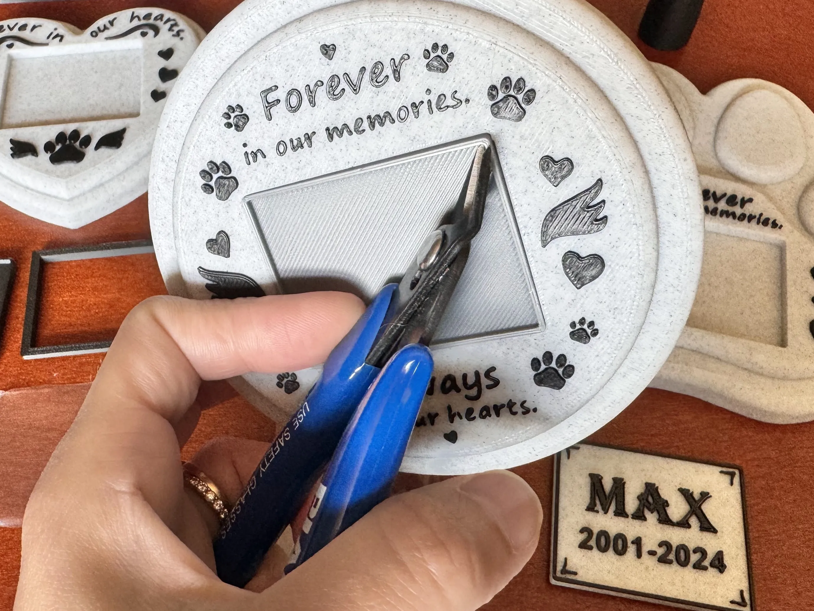 Custom Pet Memorial Stone with Stand and Stake - Free 3D Print Model ...