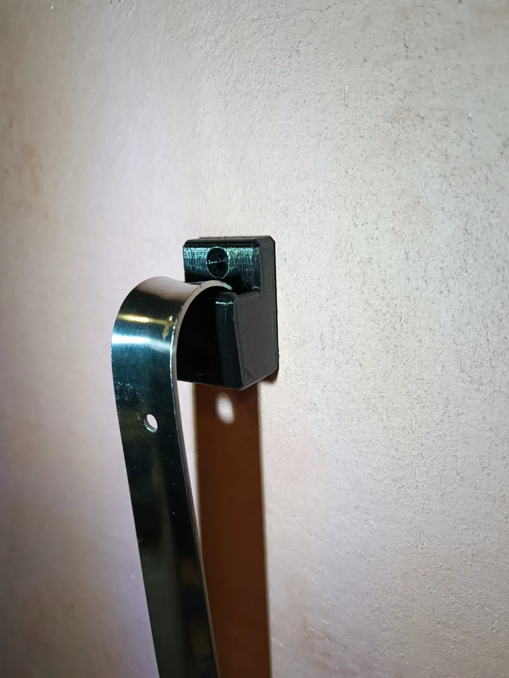 Shoehorn wall hanger mount simple and minimalistic by SimplePrints ...