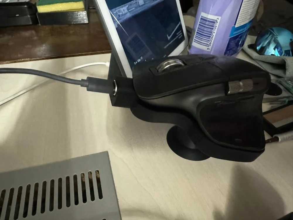 Logitech MX Master 3 docking station Remixed by ajninn MakerWorld ...